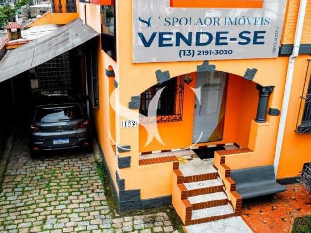 Vende se sobrado de 02 dormitórios sendo 01 suíte no bairro de Campo Grande em Santos