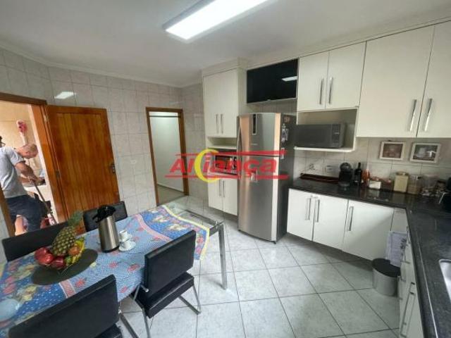 Vende se Sobrado de 3 Quartos com 4 Vagas Próximo ao Hospital São Luiz, Guarulhos