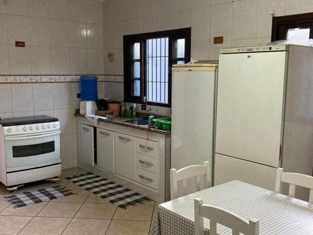 VENDE SE SOBRADO EM PERUÍBE À 80 M DA PRAIA