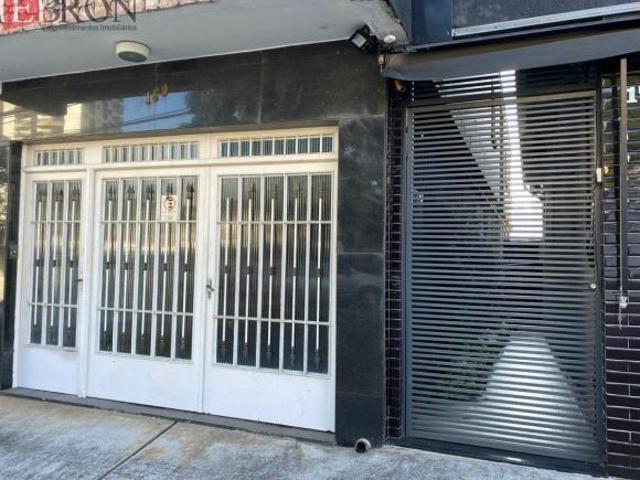 Vende se sobrado localizado em Água Rasa!