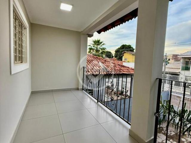 Vende se sobrado REFORMADO em rua pública no Bairro Jardim Imperial. 4 quartos, piscina. R$900.00,00