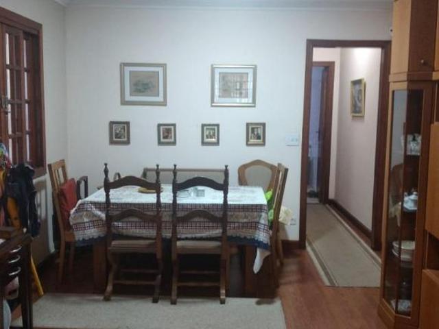 Vende se sobrado 3 dormitórios