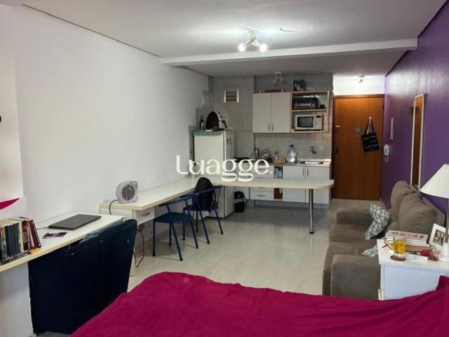 Vende se studio semimobiliado no Centro Histórico