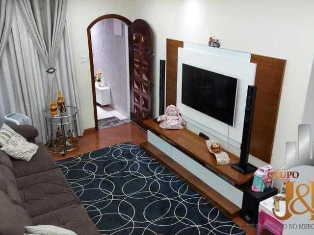 Vende sobrado em São Caetano do Sul com 03 dormitórios, sendo 02 suítes, com 02