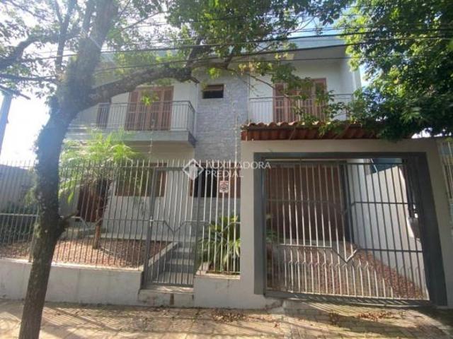 Vende sobrado Rio Branco, com 4 dormitórios, sendo 4 suítes