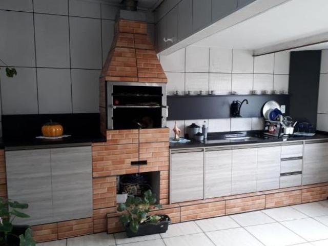 Vende sobrado 3 andares,serraria,diadema. Não financia,apenas contrato