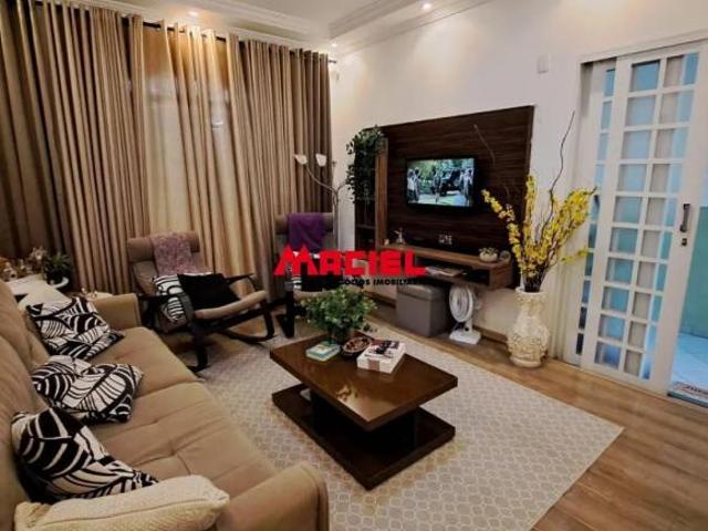 Vende/Permuta por Apto, Linda casa 2 quartos, no Jardim Limoeiro