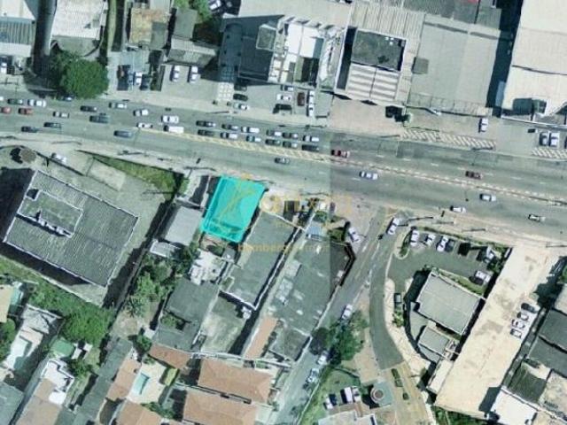 Vendido somente com o terreno ao lado totalizando 680m² e valor total de R$ 3.400.000,00