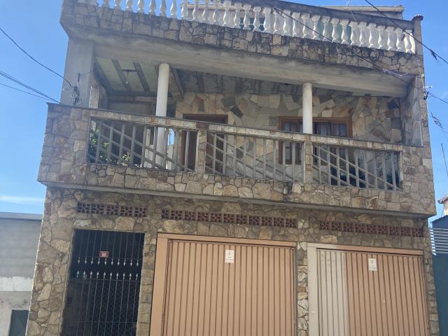 Vendo 04 casas em terreno de 332 m2, Painel Solar, garagem 04 vagas Eldorado
