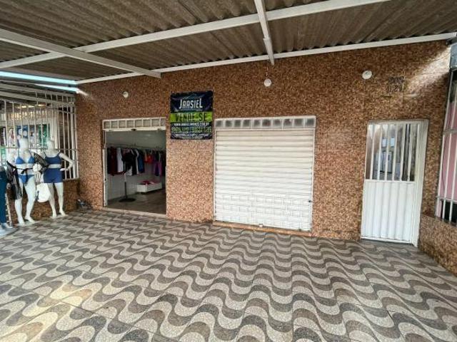 Vendo 2 lojas e uma casa nos fundos. Ótimo para investidores