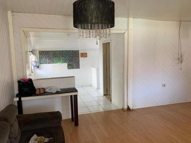 Vendo terreno com duas casas de madeira no bairro Portão