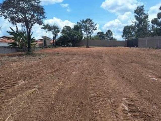 VENDO TERRENO P/ FAZER UM CONDOMÍNIO DE 06 CASAS VENHA CONFERIR AC IMÓVEL!