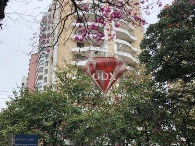 Vendo triplex com 4 dormitórios, sendo 4 suítes, em Moema