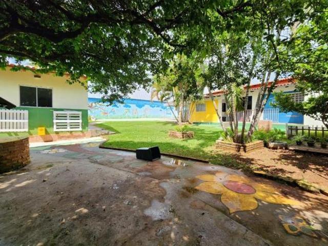 VENDO UM LOTE VAZADO 900 METRO NA ARNI QUEIRAS CHÁCARA 44 BAIXOU VALOR 950 MIL PRA 800 MIL