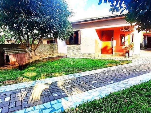 Vendo uma bela casa no bairro Niterói, com espaço gourmet, 3 quartos, 2 banheiros, 2 vagas cobertas