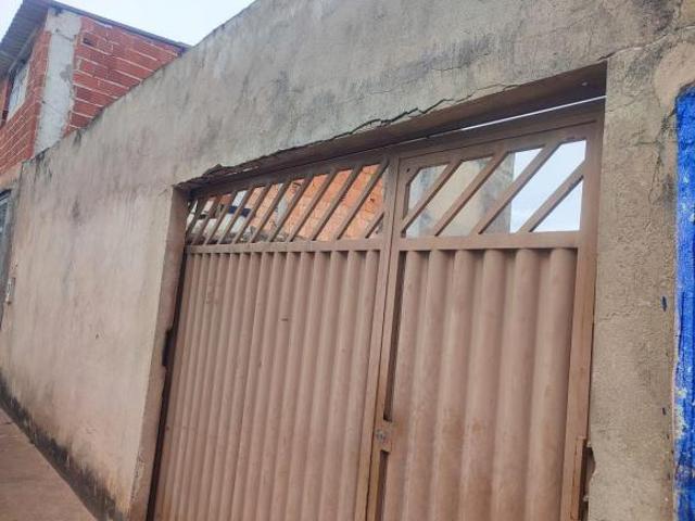 Vendo uma excelente casa escriturada na Estrutural JN