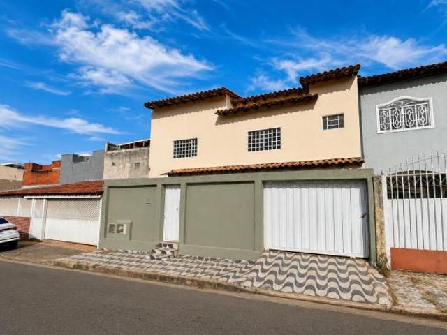 Vendo a melhor casa de Santa Maria! 5 Qts sendo 1 suite ac. financiamento