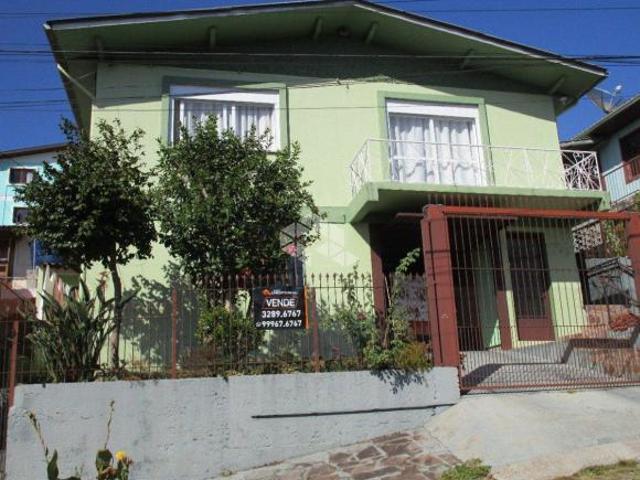 Vendo ampla casa com vista panorâmica e com 05 dormitórios / quartos !