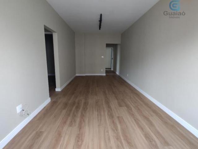 Vendo amplo apartamento, 02 dormitórios, Ponta da Praia, Santos
