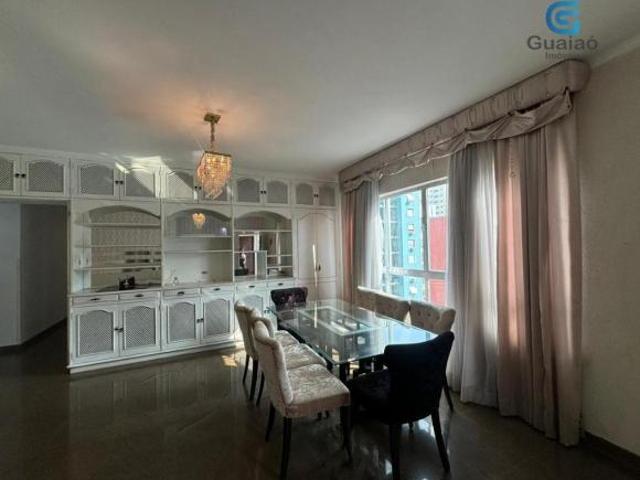 Vendo amplo apartamento de 03 dormitorios e vaga privativa no Gonzaga em Santos