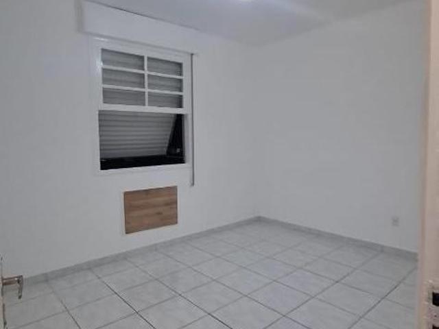 Vendo amplo Apartamento de 2 dormitórios e garagem na quadra da praia do Boqueir