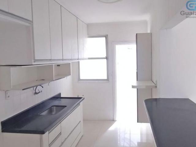 Vendo amplo Apartamento de 3 dormitórios, sendo 2 suítes e 2 vagas de garagem, c