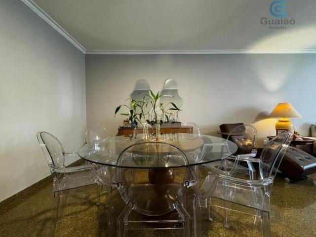 Vendo amplo Apartamento reformado de 3 dormitórios com suites no Gonzaga em Sant