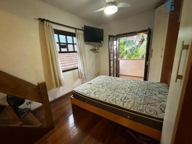 Vendo amplo sobrado, 05 dormitórios, Jd. Independência, São Vicente