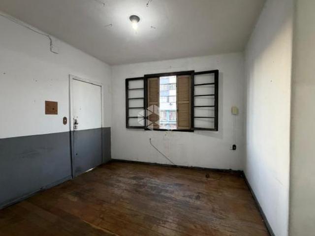 Vendo apartamento 3 dormitórios no bairro Floresta, Porto Alegre, com parada ônibus próxima
