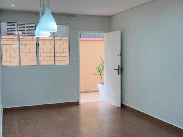 Vendo Apartamento Térreo de 2 dormitórios e pequeno quintal na Vila Mathias em S
