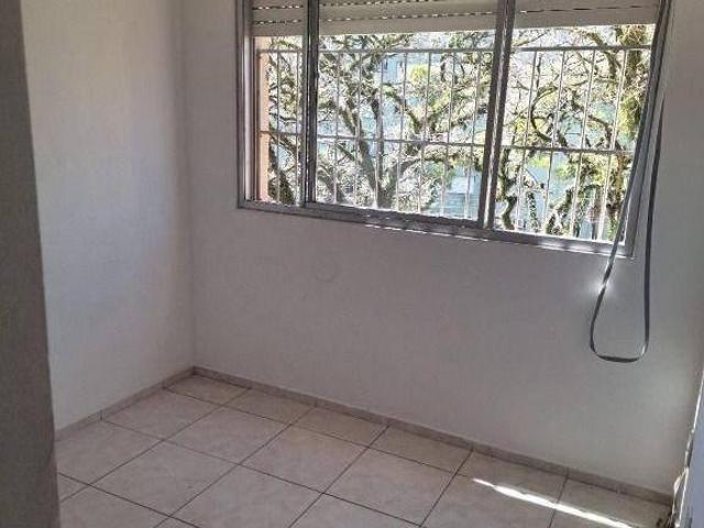 Vendo apartamento todo reformado, sito a Rua Otávio Santos esquina com Avenida Protásio Alves