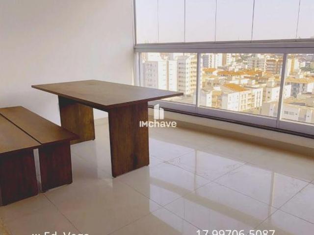 Vendo Apartamento com 3 suítes, 136m², 2 vagas cobertas em excelente localização