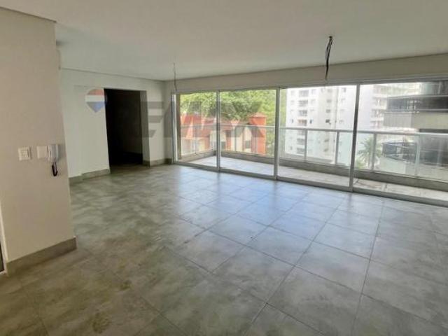Vendo Apartamento com 3 suítes a 50 mts do Mar