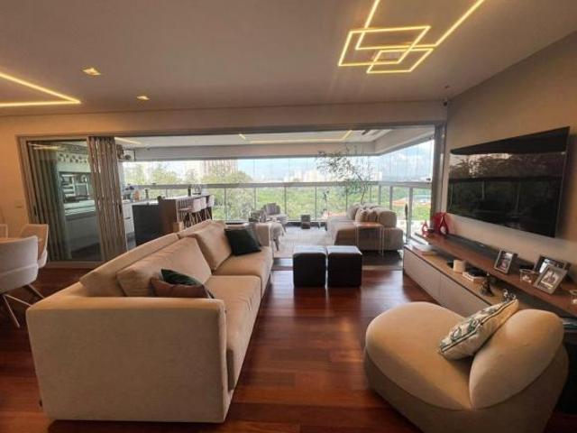 Vendo Apartamento com 3 suítes e 3 vagas/ Jardim Marajoara