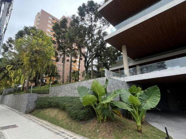 Vendo Apartamento com 2 Suítes no Bigorrilho