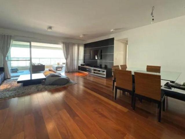 Vendo Apartamento com Três Suítes na Ponta da Praia Santos