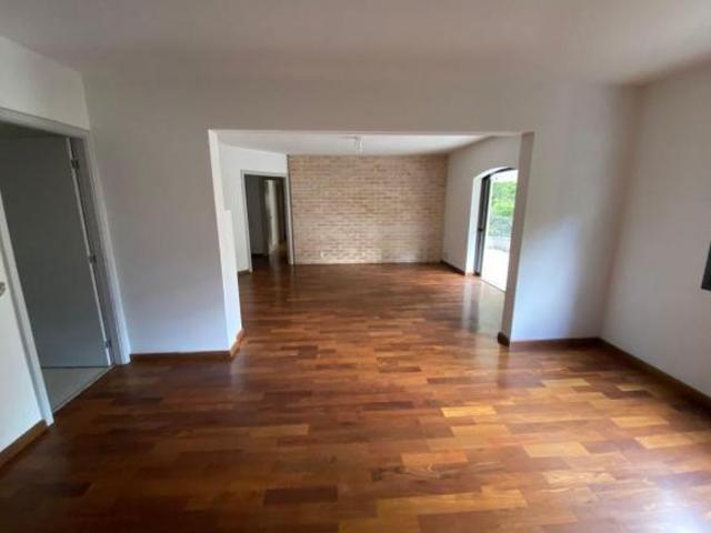 Vendo apartamento Cond Portal São Francisco! 180 m2 Condomínio Arborizado