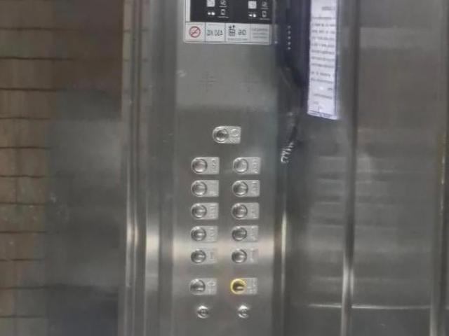 Vendo Apartamento de 2 dormitórios e vaga no Saboó em Santos