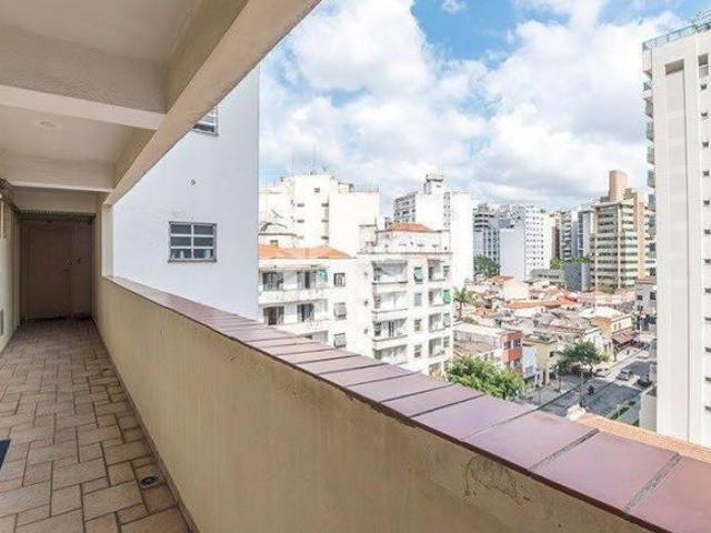 Vendo Apartamento de 32m² no Bairro Higienópolis, ao lado do Metrô, em andar alto, todo reformado