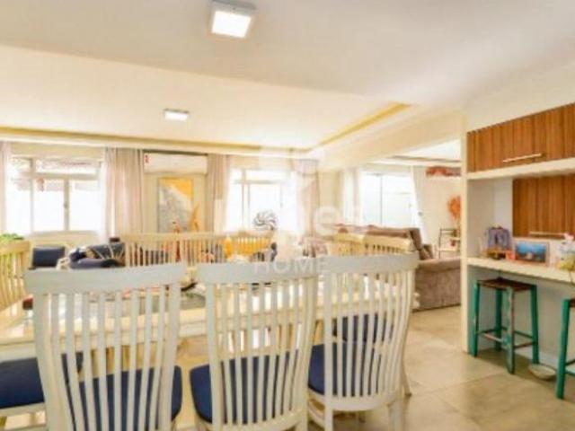 Vendo Apartamento Garden com 136 m² e 4 quartos à venda no Centro