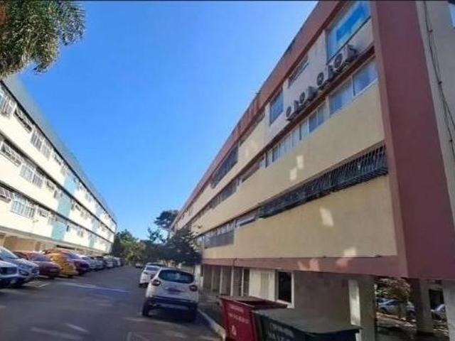 VENDO APARTAMENTO NA SQN 406 TERCEIRO ANDAR 3 QUARTOS 1 SUÍTE