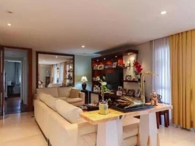 Vendo apartamento no Condomínio Espaço Raposo