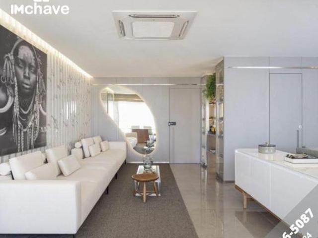 Vendo Apartamento Novíssimo com fino acabamento com 115m², 2 suítes, 2 vagas e andar alto