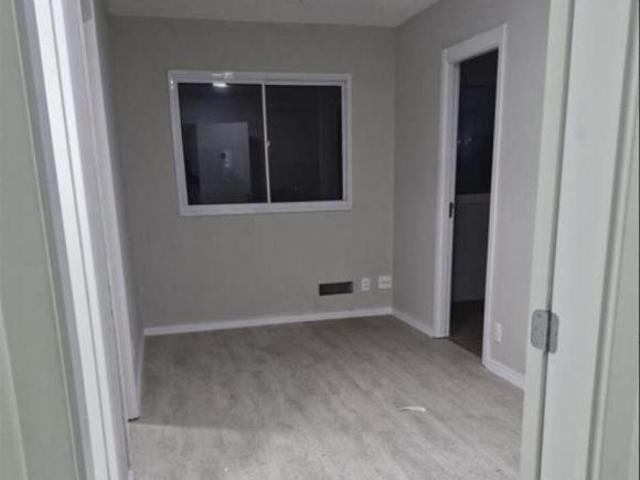 VENDO APTO ZONA LESTE