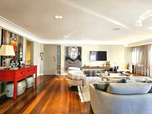 Vendo Apto 3 suítes, 3 vagas, 5 banheiros, 162m2 Moema