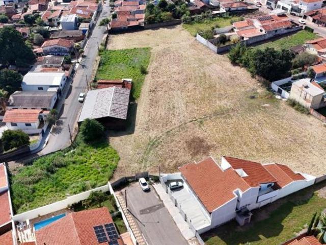 VENDO ÁREA COMERCIAL / RESIDENCIAL COM 4.776 m² – EXCELENTE POTENCIAL DE INVESTIMENTO – PIRASSUNUNGA