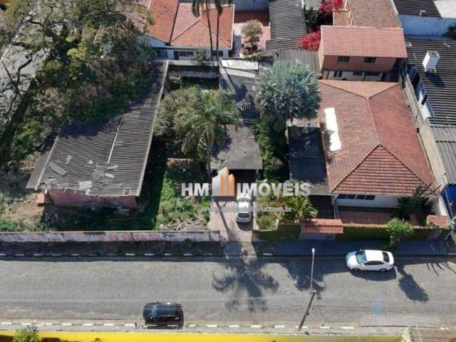 Vendo área de 1900 m², para a construção de prédios ou condomínio de casas no coração da Vila Rosá