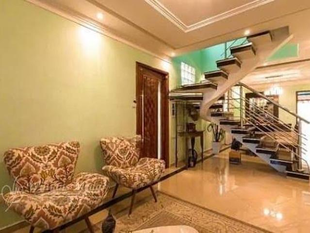Vendo Belíssimo Sobrado Alto Padrão com 4 dormitorios sendo 2 Suites 4 vagas de garagem, 180m²