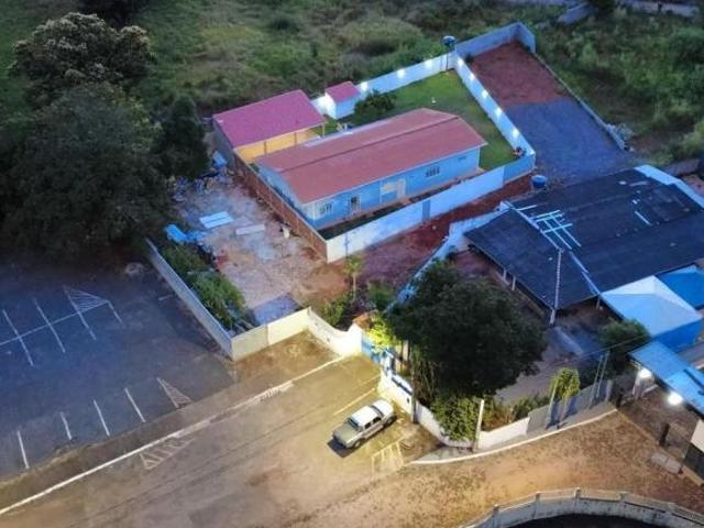 VENDO BELÍSSIMA CASA DE 04 SUÍTES TÉRREA REFORMADA COM CHURRASQUEIRA!