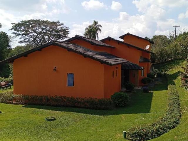 Vendo belíssima casa em condomínio fechado